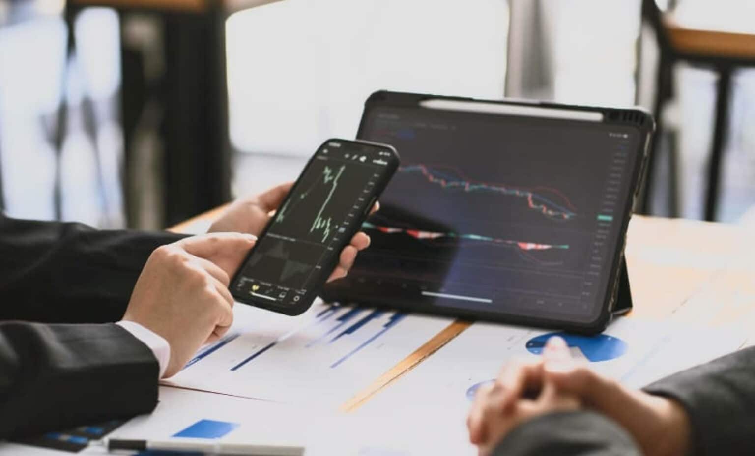 Understanding What is Rogue Trading Risks and Impact - PIP Penguin