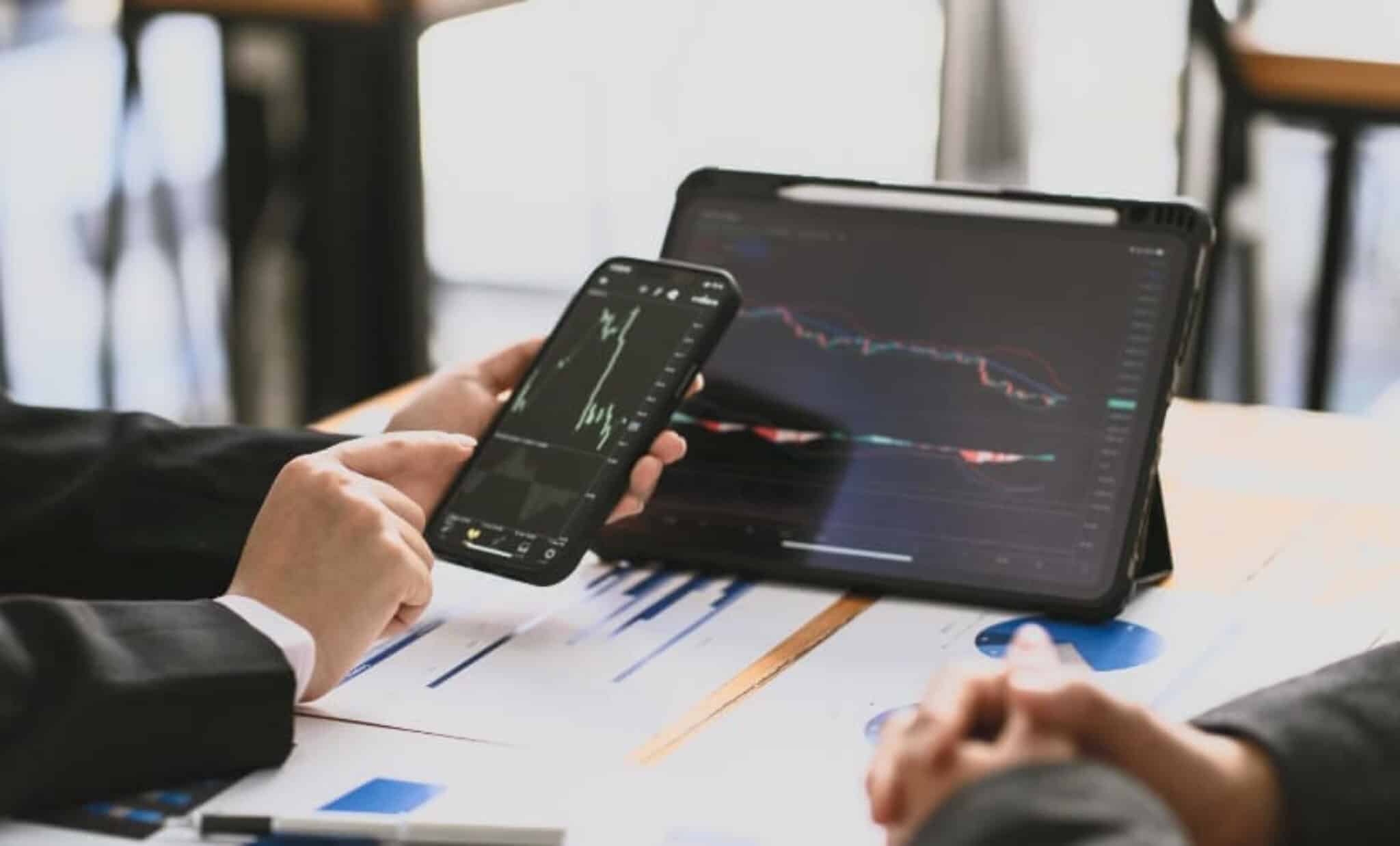 Understanding What is Rogue Trading Risks and Impact - PIP Penguin